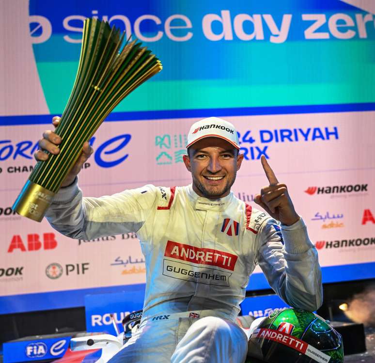 Jake Dennis fala da temporada na Formula E e elogia Drugovich