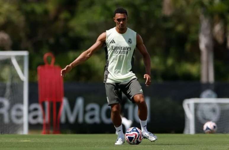 Arnold, do Real Madrid, se recupera e pode ser relacionado para duelo ...