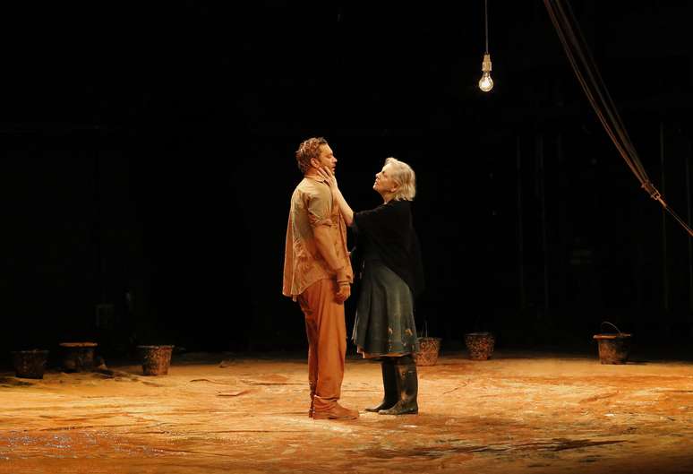 Peça de dramaturgo premiado ganha montagem com Maria Ribeiro e Gabriel ...