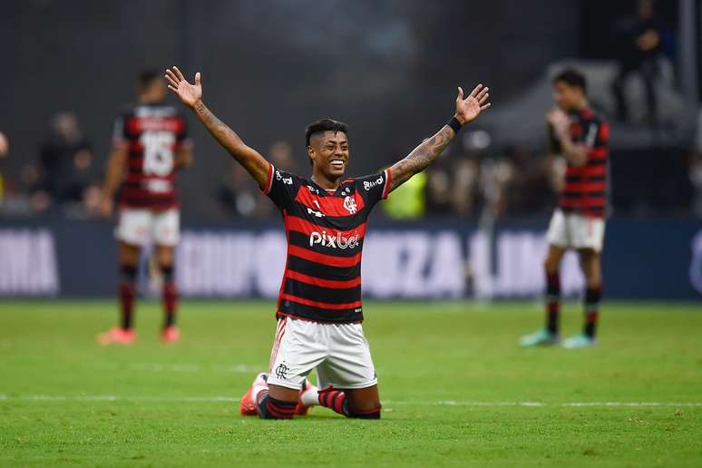 Bruno Henrique passa por exames após jogo contra o Flu; saiba se o jogador teve ou não lesão ...