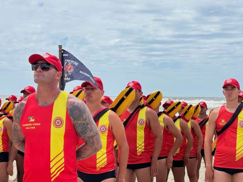 Corpo de Bombeiros forma novos guarda-vidas para reforçar segurança no ...