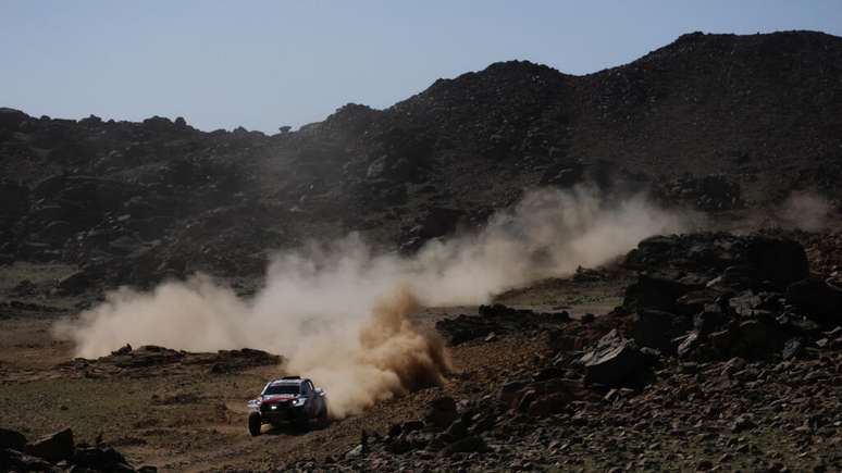 Rally Dakar 2026 começa na Arábia Saudita com brasileiros em destaque