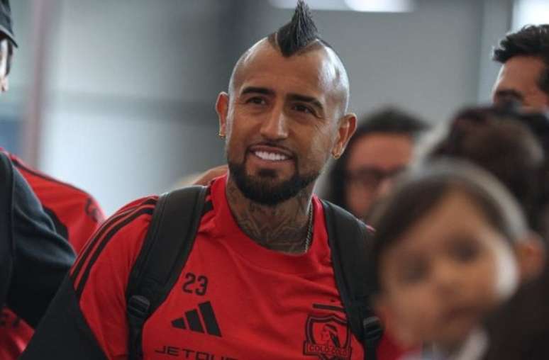 Ex-Flamengo, Vidal se vê melhor que figuras como Gerrard, Iniesta e Xavi