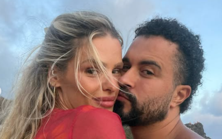 Yasmin Brunet e milionário Ronald Lopes vivem romance em Fernando de ...