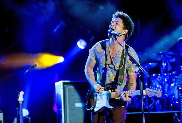 Bruno Mars estreia novo single e entra direto no topo das paradas ...