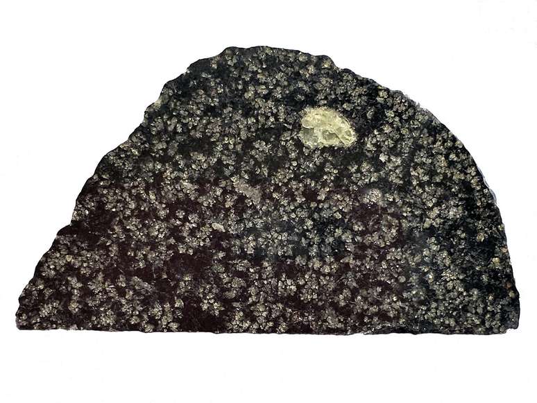 Cientistas descobrem que meteorito caído no Saara é fragmento de ...