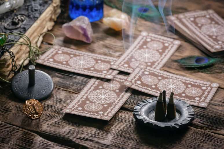 Tarot do dia: previsão para os 12 signos em 14/06/2026