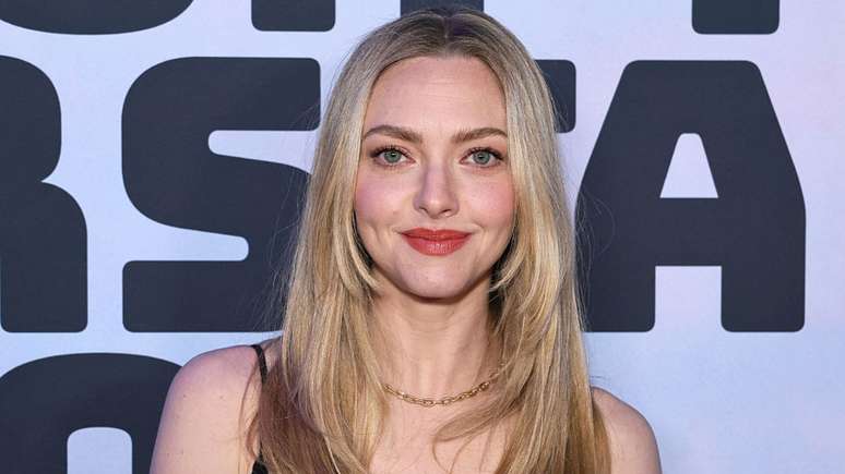 O álbum de Joni Mitchell que Amanda Seyfried aprendeu a tocar inteiro ...