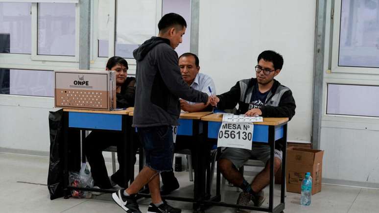 Resultado de eleição presidencial no Peru depende de validação de votos ...