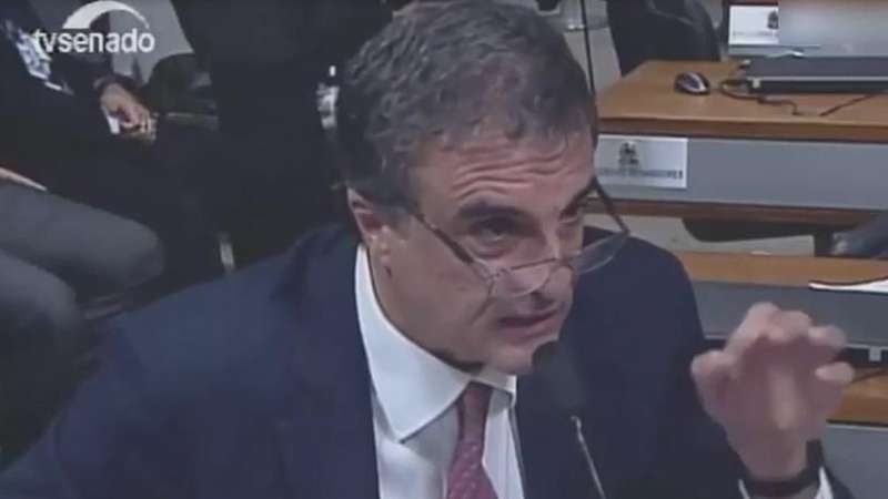 Cardozo cita "jurista Tomás Turbando" em defesa de Dilma