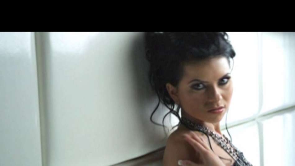 Hot (True Love Video Edit), por Inna