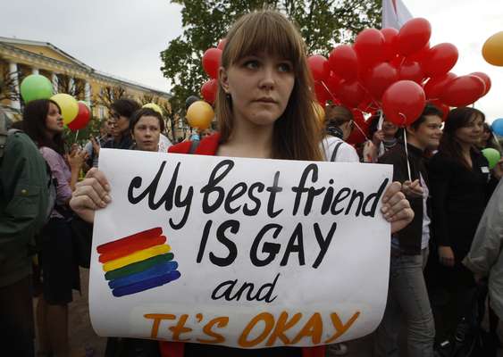 Protestos ao redor do mundo marcam o Dia Internacional contra a Homofobia