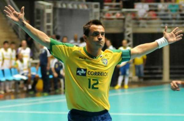 Ícone do futsal brasileiro, Falcão completa nesta quinta 40 anos